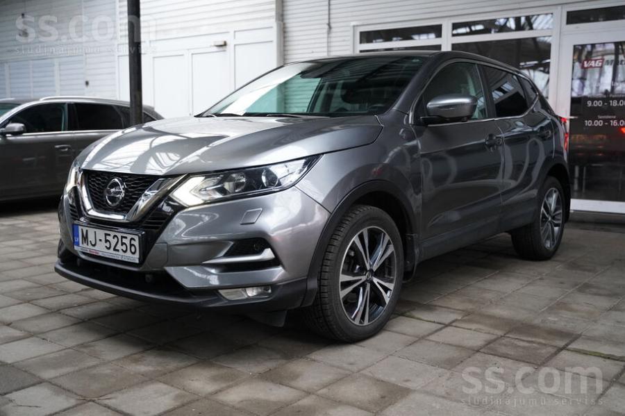 Grey Nissan Qashqai 2019 in Riga, with an engine capacity of 1.30 L and mileage of 31 thousand km for 14500 €, photo 2 on AUTOMOTO.COM.LV