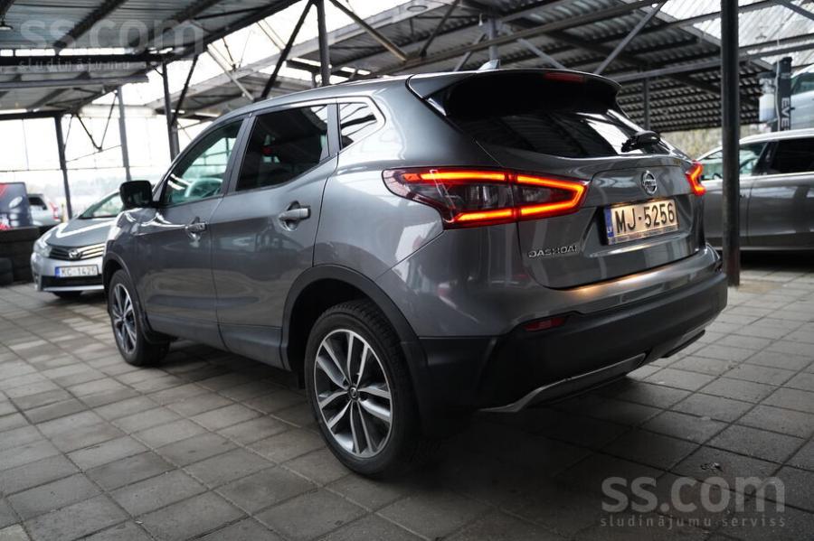 Grey Nissan Qashqai 2019 in Riga, with an engine capacity of 1.30 L and mileage of 31 thousand km for 14500 €, photo 3 on AUTOMOTO.COM.LV