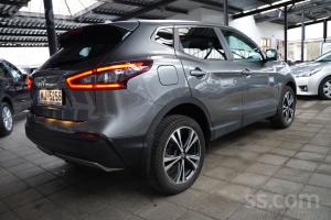 Grey Nissan Qashqai 2019 in Riga, with an engine capacity of 1.30 L and mileage of 31 thousand km for 14500 €, photo 4 on AUTOMOTO.COM.LV