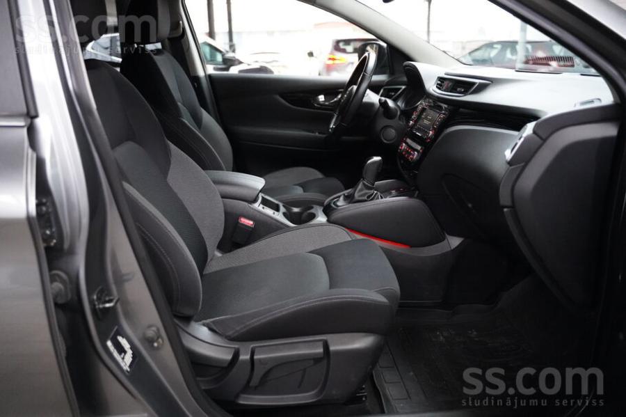Grey Nissan Qashqai 2019 in Riga, with an engine capacity of 1.30 L and mileage of 31 thousand km for 14500 €, photo 13 on AUTOMOTO.COM.LV