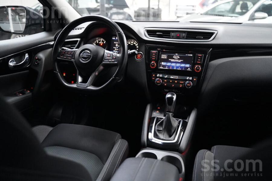 Grey Nissan Qashqai 2019 in Riga, with an engine capacity of 1.30 L and mileage of 31 thousand km for 14500 €, photo 14 on AUTOMOTO.COM.LV