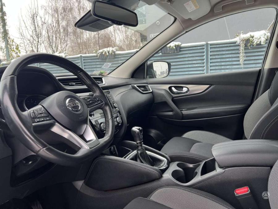 Grey Nissan Qashqai 2019 in Kaunas, with an engine capacity of 1.46 L and mileage of 200 thousand km for 12300 €, photo 18 on AUTOMOTO.COM.LV