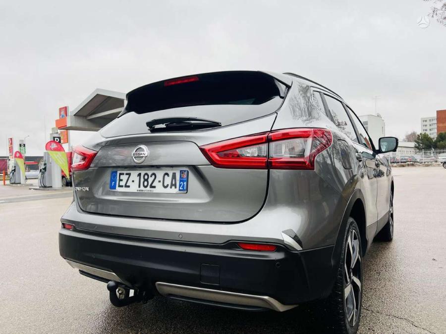 Grey Nissan Qashqai 2019 in Kaunas, with an engine capacity of 1.60 L and mileage of 199 thousand km for 13100 €, photo 4 on AUTOMOTO.COM.LV
