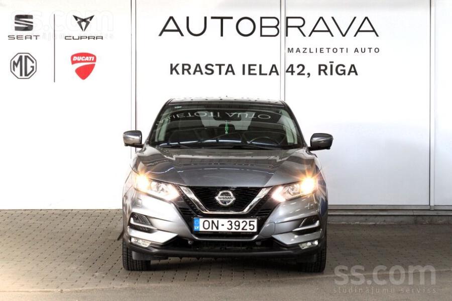 Grey Nissan Qashqai 2019 in Riga, with an engine capacity of 1.30 L and mileage of 51 thousand km for 14490 €, photo 3 on AUTOMOTO.COM.LV