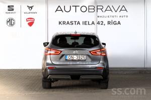 Grey Nissan Qashqai 2019 in Riga, with an engine capacity of 1.30 L and mileage of 51 thousand km for 14490 €, photo 8 on AUTOMOTO.COM.LV
