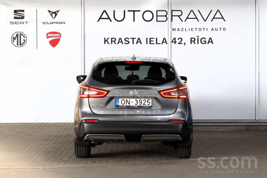 Grey Nissan Qashqai 2019 in Riga, with an engine capacity of 1.30 L and mileage of 51 thousand km for 14490 €, photo 8 on AUTOMOTO.COM.LV