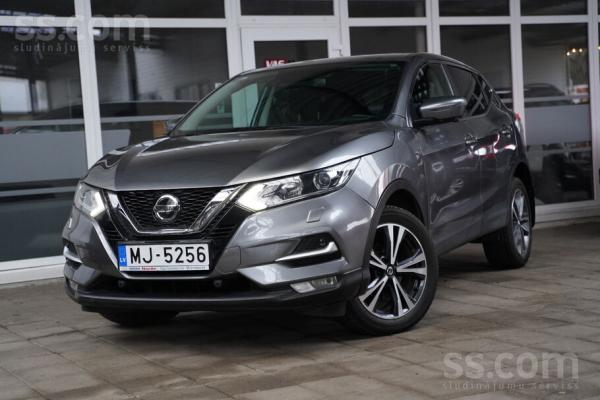 Grey Nissan Qashqai 2019 in Riga, with an engine capacity of 1.30 L and mileage of 31 thousand km for 12500 €, photo 1 on AUTOMOTO.COM.LV