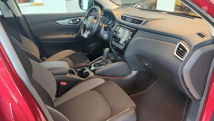 Grey Nissan Qashqai 2019 in Siauliai, with an engine capacity of 1.33 L and mileage of 82 thousand km for 14900 €, photo 9 on AUTOMOTO.COM.LV