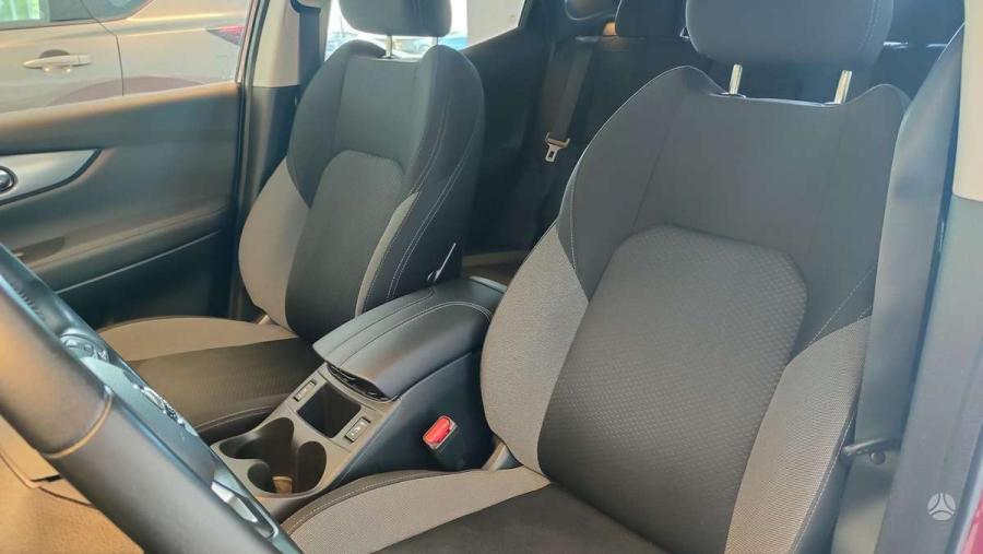 Grey Nissan Qashqai 2019 in Siauliai, with an engine capacity of 1.33 L and mileage of 82 thousand km for 14900 €, photo 12 on AUTOMOTO.COM.LV