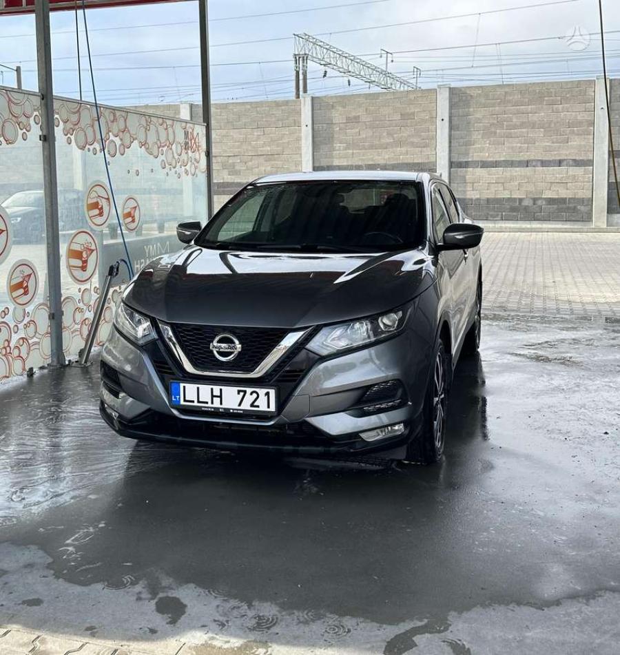 Grey Nissan Qashqai 2019 in Vilnius, with an engine capacity of 1.60 L and mileage of 97 thousand km for 12900 €, photo 1 on AUTOMOTO.COM.LV