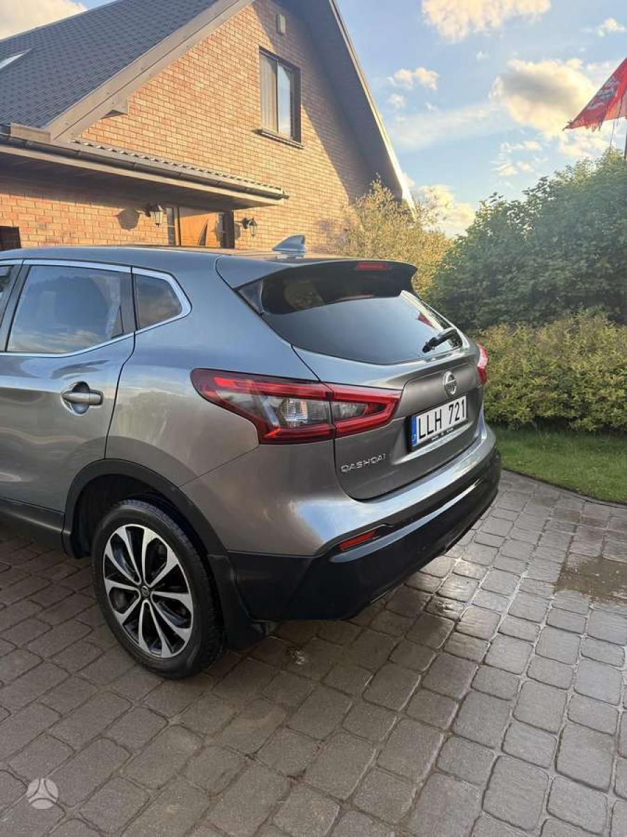 Grey Nissan Qashqai 2019 in Vilnius, with an engine capacity of 1.60 L and mileage of 97 thousand km for 12900 €, photo 7 on AUTOMOTO.COM.LV