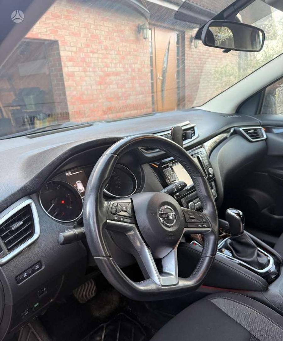 Grey Nissan Qashqai 2019 in Vilnius, with an engine capacity of 1.60 L and mileage of 97 thousand km for 12900 €, photo 12 on AUTOMOTO.COM.LV