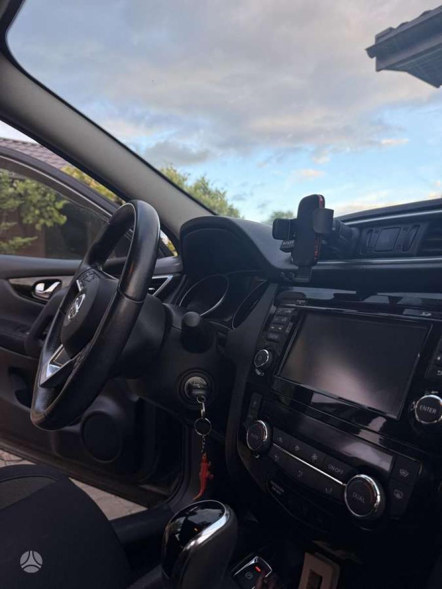 Grey Nissan Qashqai 2019 in Vilnius, with an engine capacity of 1.60 L and mileage of 97 thousand km for 12900 €, photo 16 on AUTOMOTO.COM.LV