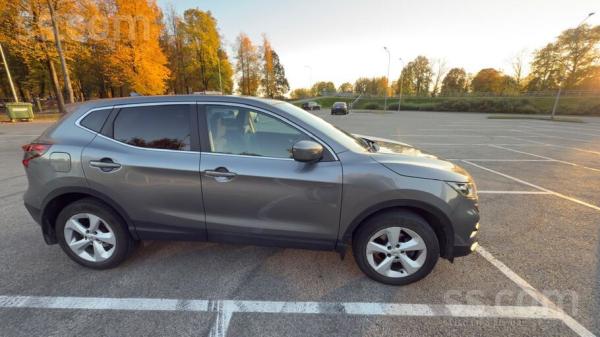 Grey Nissan Qashqai 2019 in Jekabpils, with an engine capacity of 1.60 L and mileage of 205 thousand km for 11200 €, photo 5 on AUTOMOTO.COM.LV