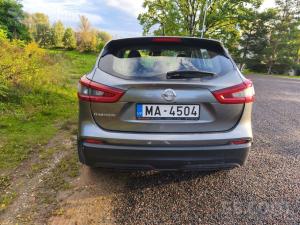 Pelēks Nissan Qashqai 2019 Valmiera, ar dzinēja tilpumu 1.30 L un nobraukumu 173 tūkst. km par 12000 €, foto 5 vietnē AUTOMOTO.COM.LV