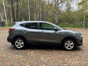 Grey Nissan Qashqai 2019 in Riga, with an engine capacity of 1.60 L and mileage of 0 thousand km for 10699 €, photo 7 on AUTOMOTO.COM.LV