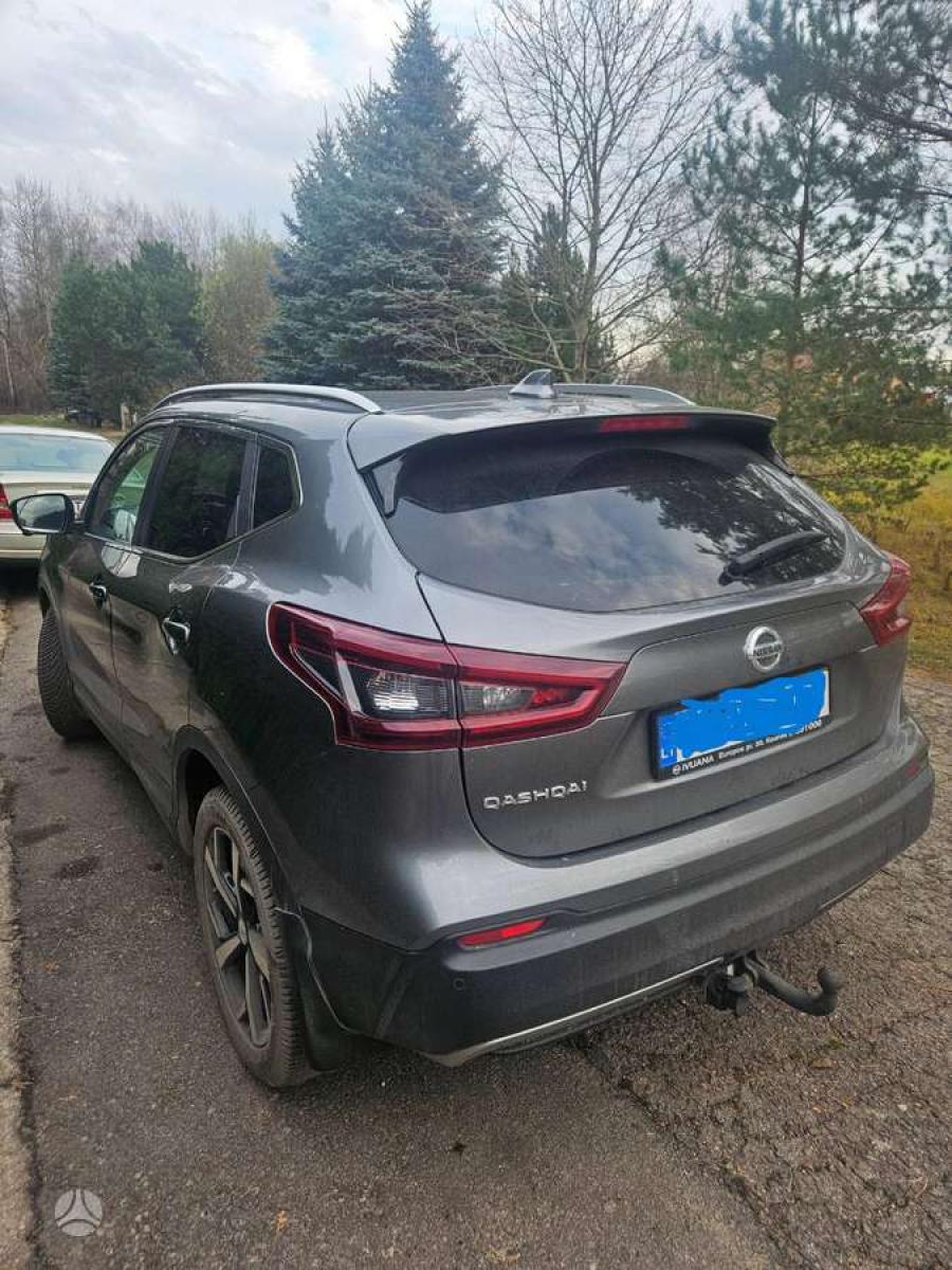 Grey Nissan Qashqai 2020 in Kaunas, with an engine capacity of 1.33 L and mileage of 51 thousand km for 15400 €, photo 2 on AUTOMOTO.COM.LV