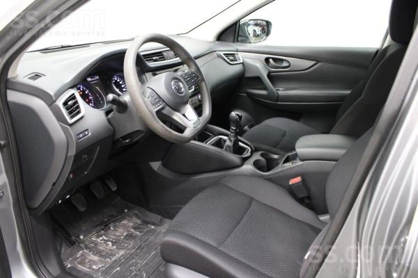 Grey Nissan Qashqai 2020 in Riga, with an engine capacity of 1.30 L and mileage of 105 thousand km for 12990 €, photo 8 on AUTOMOTO.COM.LV
