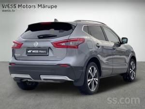 Grey Nissan Qashqai 2020 in Riga, with an engine capacity of 1.30 L and mileage of 101 thousand km for 15990 €, photo 3 on AUTOMOTO.COM.LV