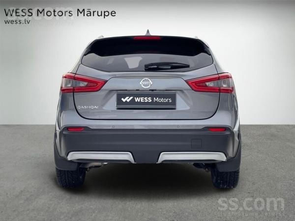 Grey Nissan Qashqai 2020 in Riga, with an engine capacity of 1.30 L and mileage of 101 thousand km for 15990 €, photo 4 on AUTOMOTO.COM.LV