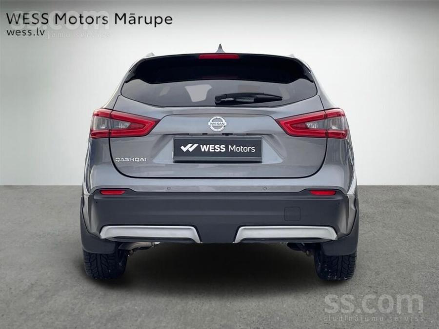 Grey Nissan Qashqai 2020 in Riga, with an engine capacity of 1.30 L and mileage of 101 thousand km for 15990 €, photo 5 on AUTOMOTO.COM.LV