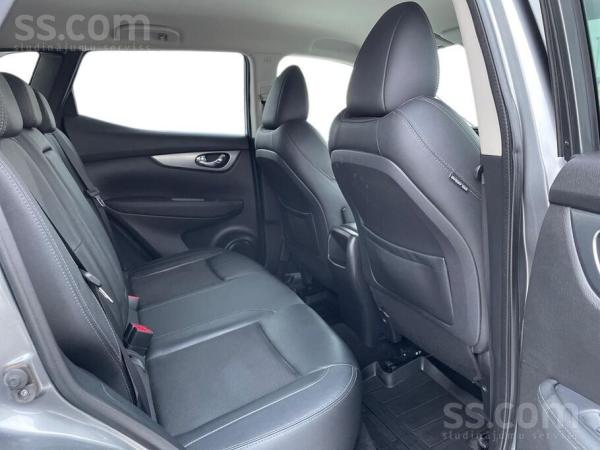 Grey Nissan Qashqai 2020 in Riga, with an engine capacity of 1.30 L and mileage of 101 thousand km for 15990 €, photo 7 on AUTOMOTO.COM.LV
