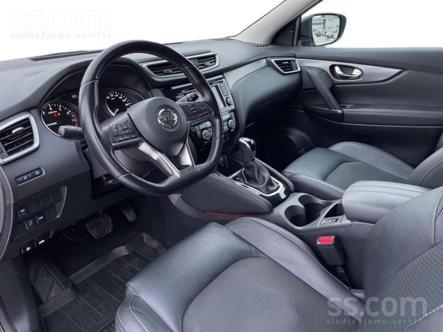 Grey Nissan Qashqai 2020 in Riga, with an engine capacity of 1.30 L and mileage of 101 thousand km for 15990 €, photo 12 on AUTOMOTO.COM.LV