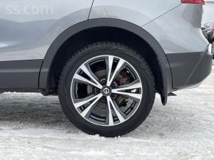 Grey Nissan Qashqai 2020 in Riga, with an engine capacity of 1.30 L and mileage of 101 thousand km for 15990 €, photo 16 on AUTOMOTO.COM.LV