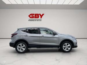 Grey Nissan Qashqai 2020 in Taurage, with an engine capacity of 1.46 L and mileage of 199 thousand km for 11500 €, photo 7 on AUTOMOTO.COM.LV