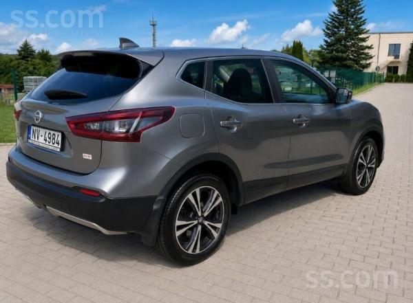 Grey Nissan Qashqai 2020 in Talsi, with an engine capacity of 1.30 L and mileage of 83 thousand km for 17000 €, photo 3 on AUTOMOTO.COM.LV