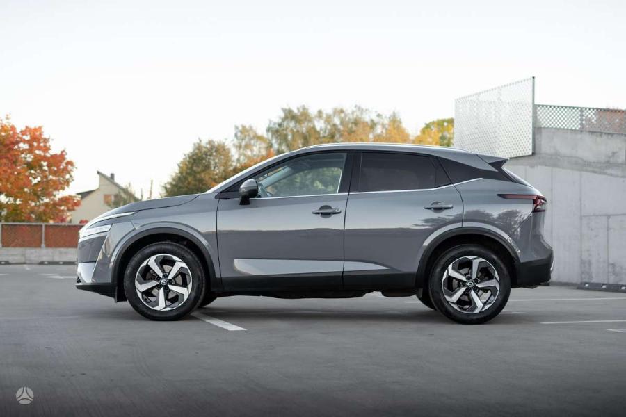 Pelēks Nissan Qashqai 2021 Kauņa, ar dzinēja tilpumu 1.33 L un nobraukumu 124 tūkst. km par 19900 €, foto 4 vietnē AUTOMOTO.COM.LV