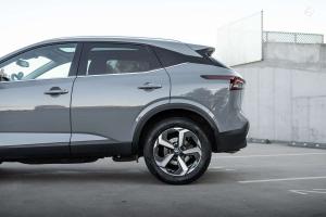Pelēks Nissan Qashqai 2021 Kauņa, ar dzinēja tilpumu 1.33 L un nobraukumu 125 tūkst. km par 19500 €, foto 6 vietnē AUTOMOTO.COM.LV