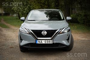Pelēks Nissan Qashqai 2021 Tukums, ar dzinēja tilpumu 1.30 L un nobraukumu 80 tūkst. km par 18888 €, foto  vietnē AUTOMOTO.COM.LV