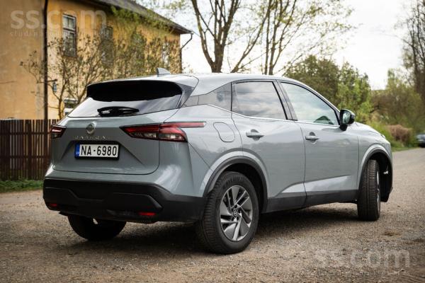 Pelēks Nissan Qashqai 2021 Tukums, ar dzinēja tilpumu 1.30 L un nobraukumu 80 tūkst. km par 18888 €, foto 4 vietnē AUTOMOTO.COM.LV