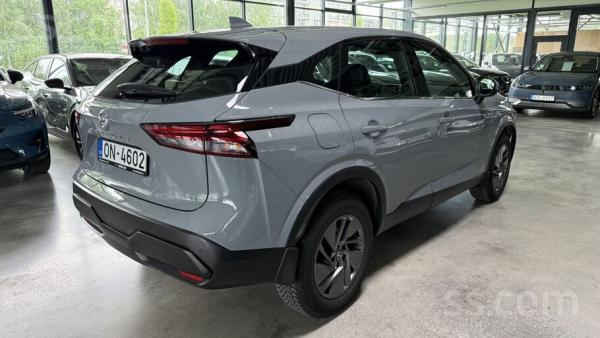 Grey Nissan Qashqai 2021 in Riga, with an engine capacity of 1.30 L and mileage of 41 thousand km for 18900 €, photo 4 on AUTOMOTO.COM.LV