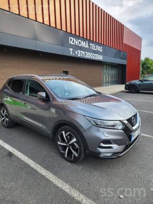 Grey Nissan Qashqai 2021 in Riga, with an engine capacity of 1.30 L and mileage of 60 thousand km for 15900 €, photo 3 on AUTOMOTO.COM.LV