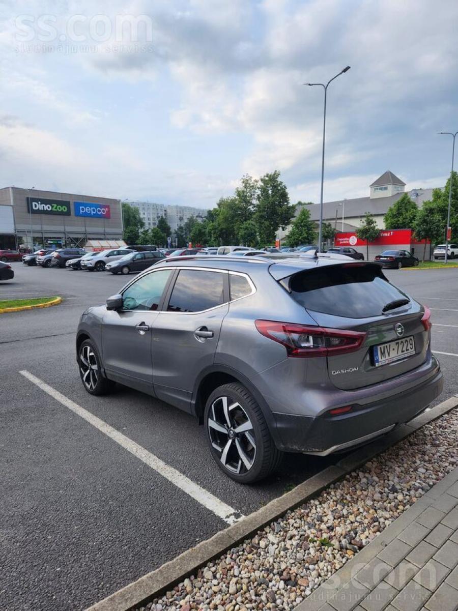 Grey Nissan Qashqai 2021 in Riga, with an engine capacity of 1.30 L and mileage of 60 thousand km for 15900 €, photo 5 on AUTOMOTO.COM.LV