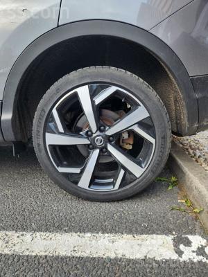 Grey Nissan Qashqai 2021 in Riga, with an engine capacity of 1.30 L and mileage of 60 thousand km for 15900 €, photo 6 on AUTOMOTO.COM.LV