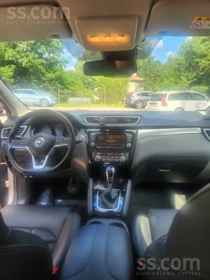 Grey Nissan Qashqai 2021 in Riga, with an engine capacity of 1.30 L and mileage of 60 thousand km for 15900 €, photo 7 on AUTOMOTO.COM.LV