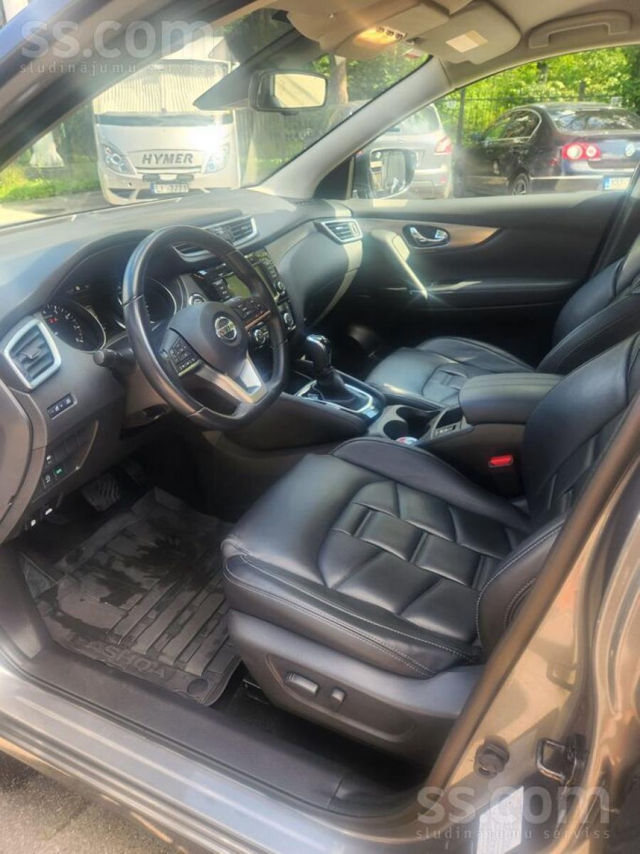 Grey Nissan Qashqai 2021 in Riga, with an engine capacity of 1.30 L and mileage of 60 thousand km for 15900 €, photo 8 on AUTOMOTO.COM.LV