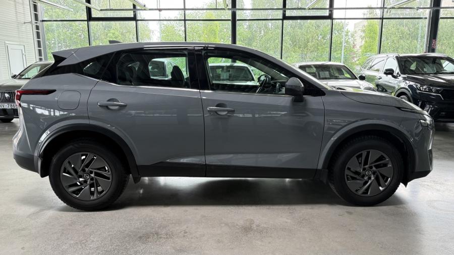 Grey Nissan Qashqai 2021 in Riga, with an engine capacity of 1.30 L and mileage of 41 thousand km for 1890000 €, photo 5 on AUTOMOTO.COM.LV