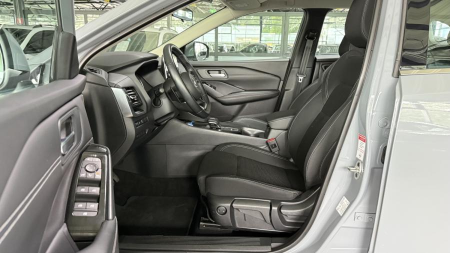 Grey Nissan Qashqai 2021 in Riga, with an engine capacity of 1.30 L and mileage of 41 thousand km for 1890000 €, photo 10 on AUTOMOTO.COM.LV
