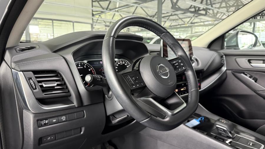 Grey Nissan Qashqai 2021 in Riga, with an engine capacity of 1.30 L and mileage of 41 thousand km for 1890000 €, photo 17 on AUTOMOTO.COM.LV