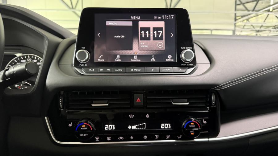 Grey Nissan Qashqai 2021 in Riga, with an engine capacity of 1.30 L and mileage of 41 thousand km for 1890000 €, photo 20 on AUTOMOTO.COM.LV