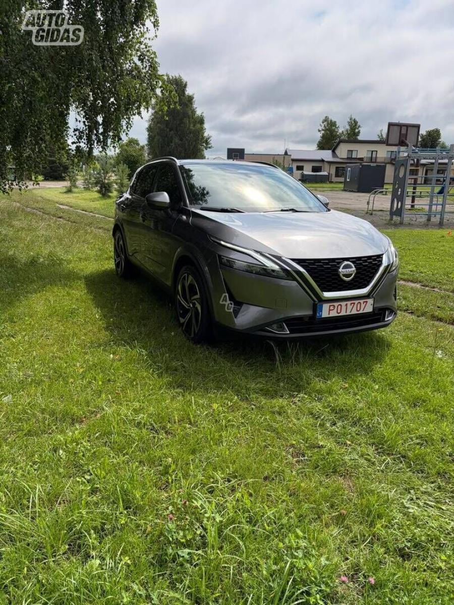 Grey Nissan Qashqai 2021 in Panevezys, with an engine capacity of 1.30 L and mileage of 208 thousand km for 16400 €, photo 3 on AUTOMOTO.COM.LV