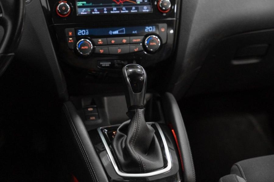 Grey Nissan Qashqai 2021 in Vilnius, with an engine capacity of 1.40 L and mileage of 100 thousand km for 15900 €, photo 16 on AUTOMOTO.COM.LV