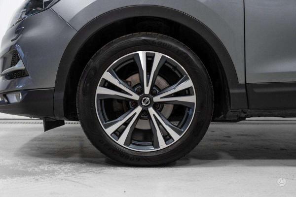 Grey Nissan Qashqai 2021 in Vilnius, with an engine capacity of 1.40 L and mileage of 100 thousand km for 15900 €, photo 5 on AUTOMOTO.COM.LV