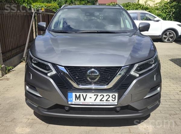 Grey Nissan Qashqai 2021 in Riga, with an engine capacity of 1.30 L and mileage of 63 thousand km for 17900 €, photo 2 on AUTOMOTO.COM.LV