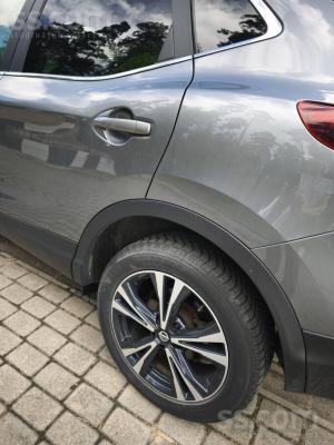 Pelēks Nissan Qashqai 2021 Rīga, ar dzinēja tilpumu 1.30 L un nobraukumu 40 tūkst. km par 18000 €, foto  vietnē AUTOMOTO.COM.LV