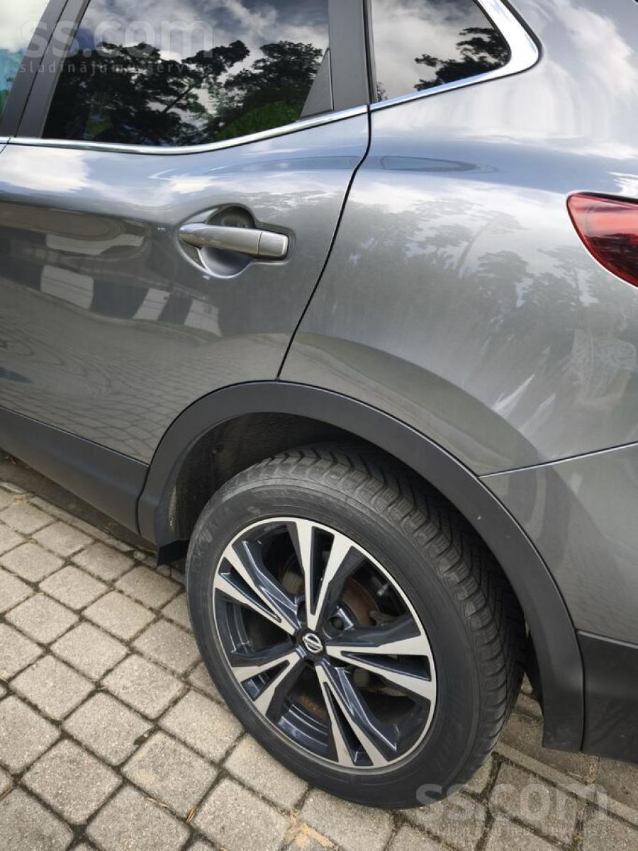 Pelēks Nissan Qashqai 2021 Rīga, ar dzinēja tilpumu 1.30 L un nobraukumu 40 tūkst. km par 18000 €, foto 1 vietnē AUTOMOTO.COM.LV